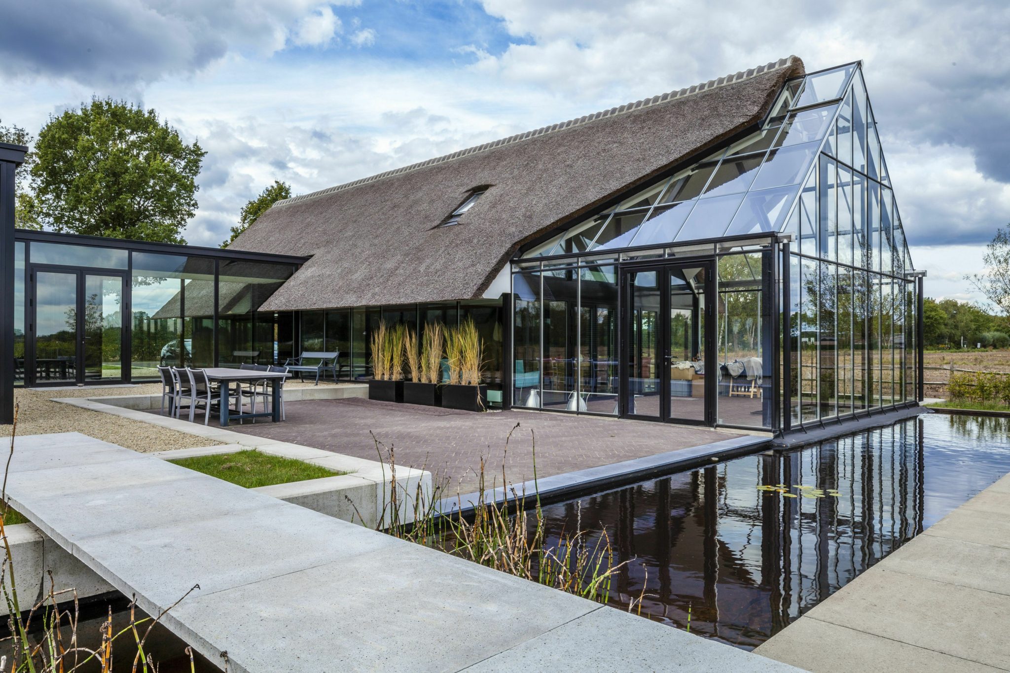 Modern house roof benefits and ideas