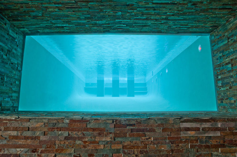 Glass swimming pool: 22+ best design ideas and who make them